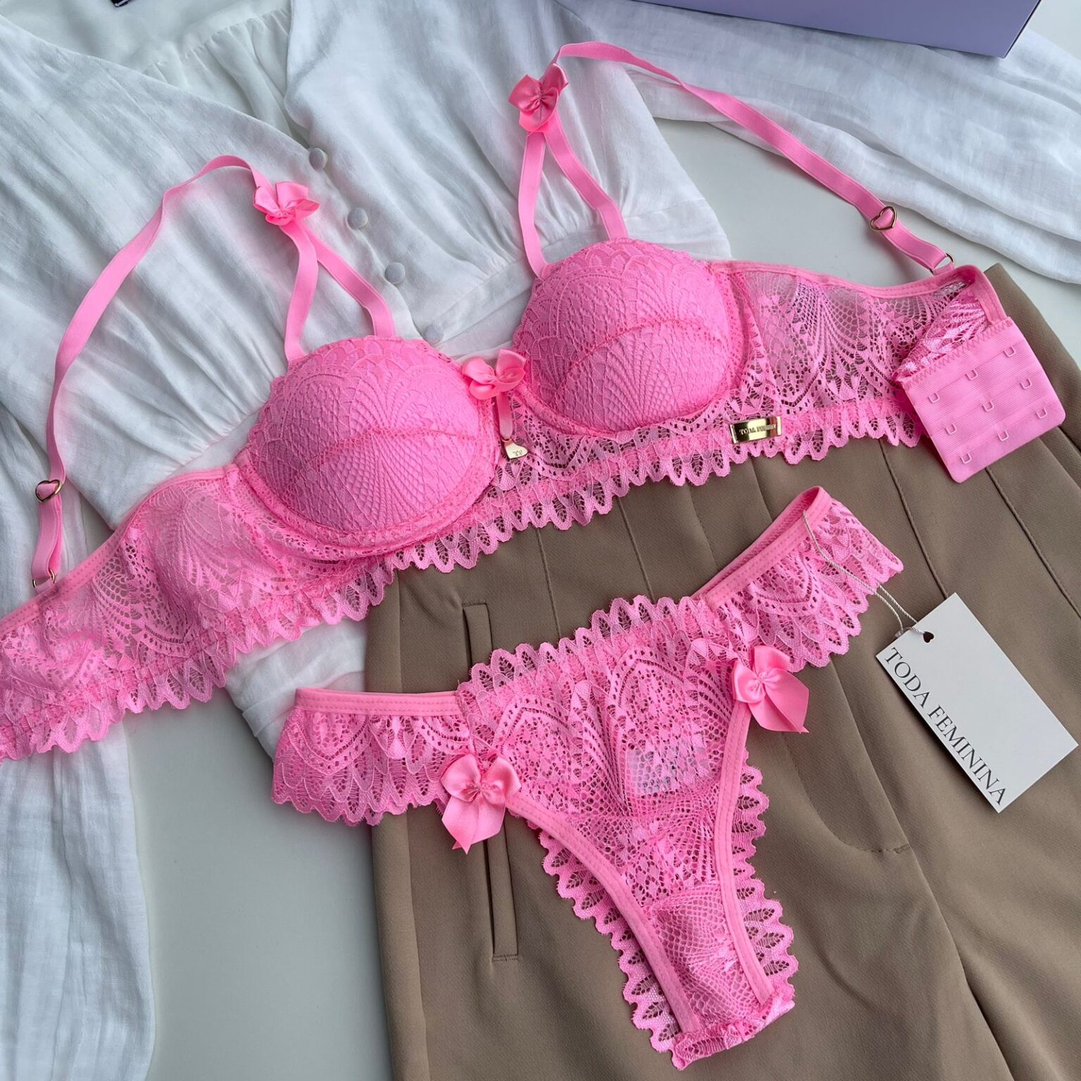 Conjunto de lingerie em renda com bojo e calcinha biquíni rosa babaloo ...